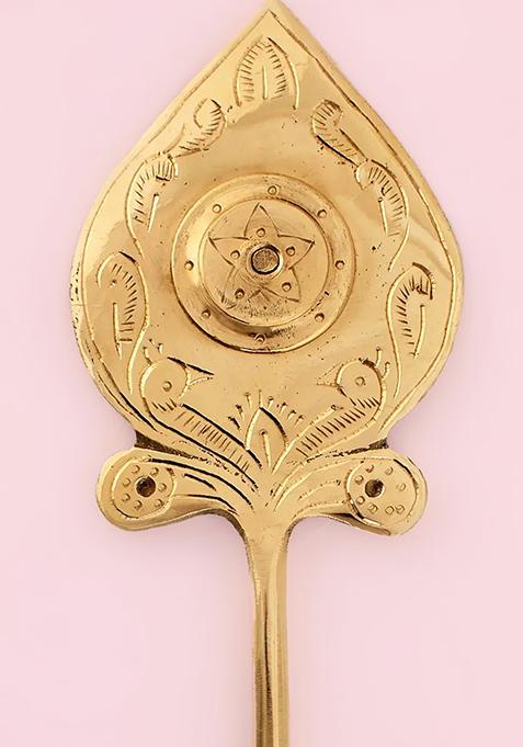 Buy Women Gold Hindu Shodasa Upachara Murugan Weapon - HST02703 - Home ...